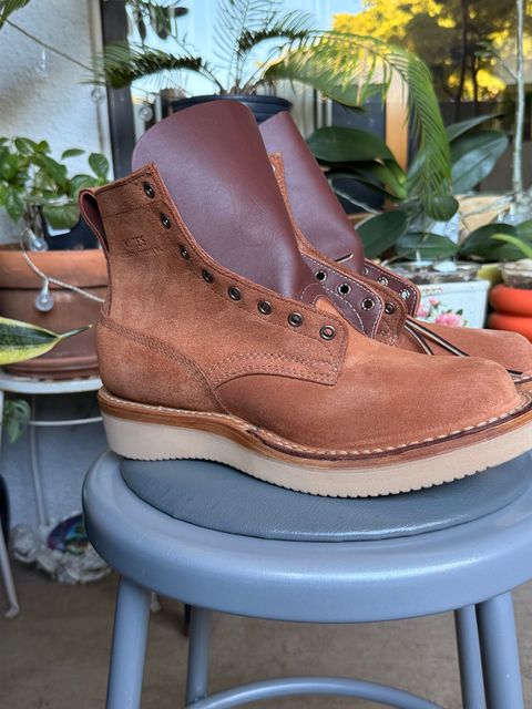 White's C350-CS in Seidel Red Dog Oil Tan Roughout | Photo by King ...
