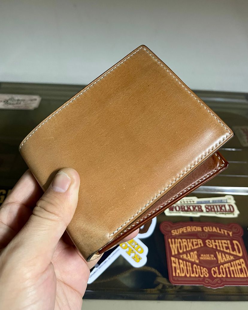 GitsiRosdiani Bifold Wallet in Shinki Natural Shell Cordovan & Conceria ...