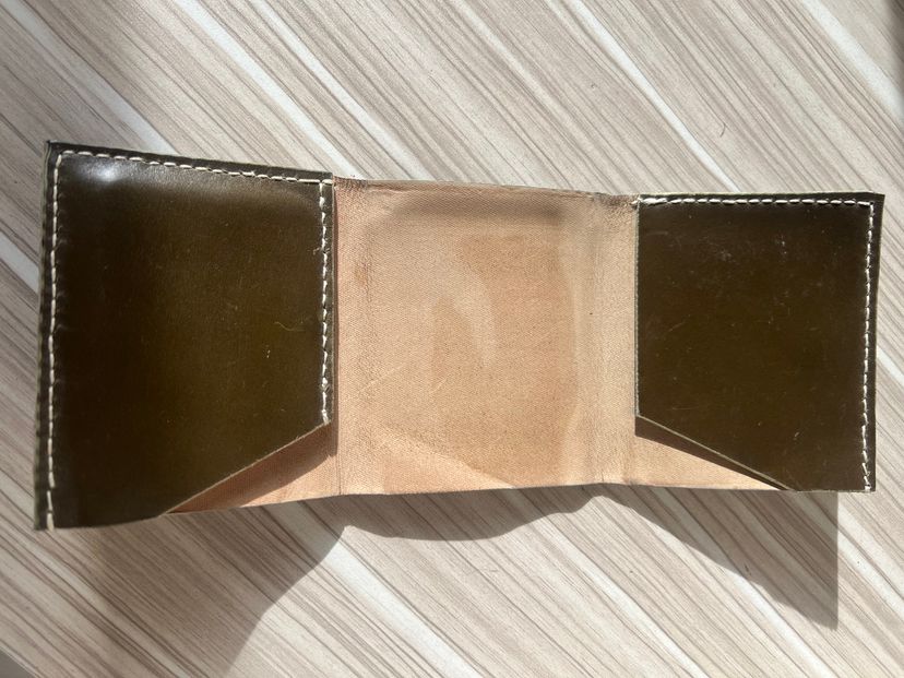 Sentillanosa Minimalist Trifold Wallet in Shinki Olive Shell Cordovan ...
